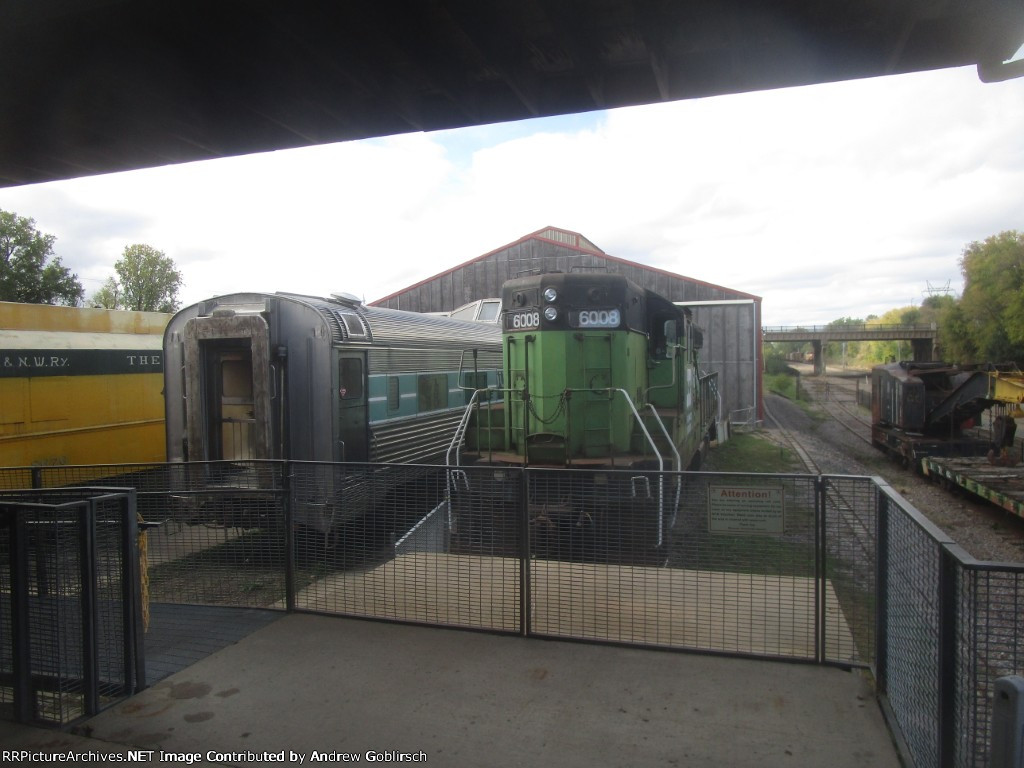 UP 5865, BN 6008, MNTX 61248, D158, 8676 + 4709